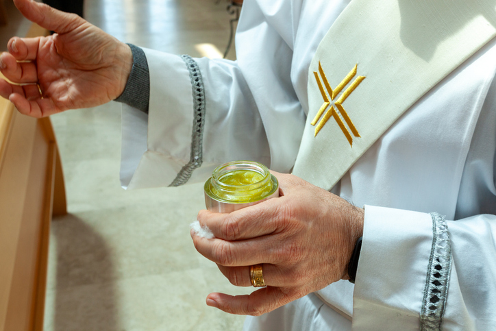 Mass consecrating sacred chrism, blessing oils open to all - The ...